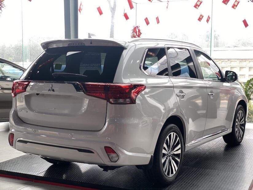 Outlander CVT 2024 - Phiên bản Outlander tiêu chuẩn 2024