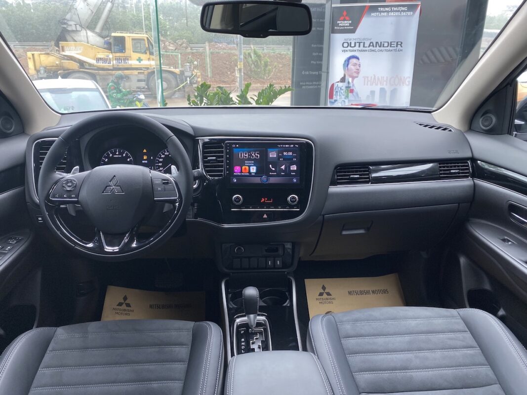 Outlander CVT 2024 - Phiên bản Outlander tiêu chuẩn 2024